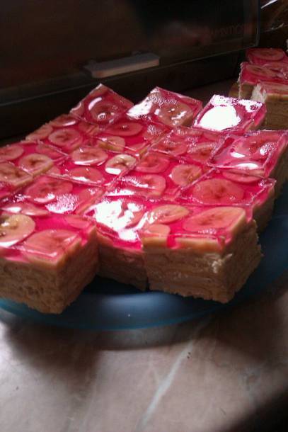 Kekszes-pudingos gyümölcsös torta - Recept | Femina