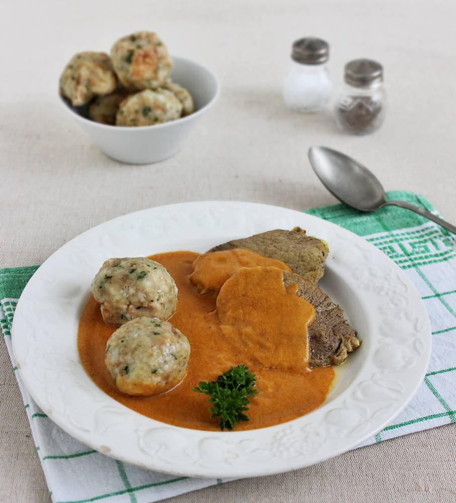 Vadas zsemlegombóccal - Recept | Femina