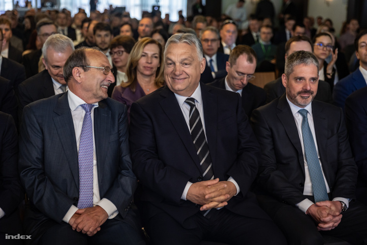 Index - Gazdaság - Pénzosztásba kezd az OTP Bank – Csányi Sándor nem ...