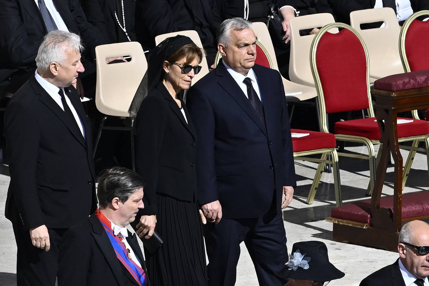 Orbán Viktor és felesége így jelentek meg Ferenc pápa temetésén: friss fotókon az elnöki pár ...