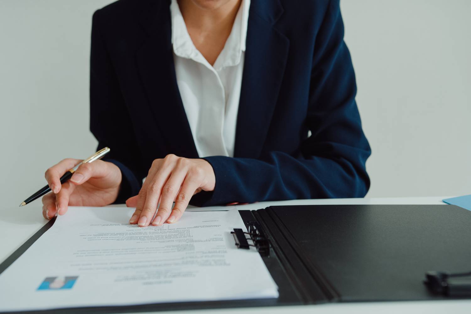 4 dolog, amit nem kell feltüntetni az önéletrajzban – Mégis sokan ...