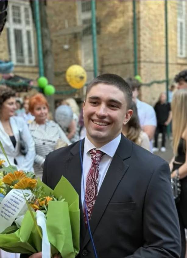 Gregor Bernadett kisebbik fia is már 19: Álmos mosolya, mint a filmsztároké - Hazai sztár | Femina