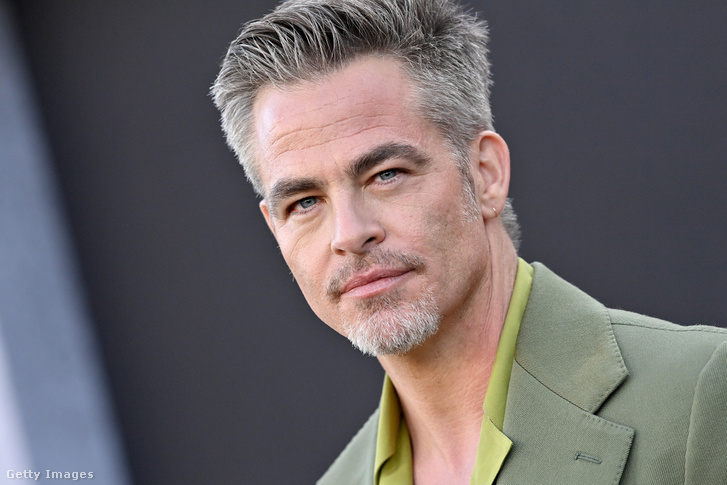 Index - Mindeközben - Chris Pine-t egy budapesti üzletben kapták ...
