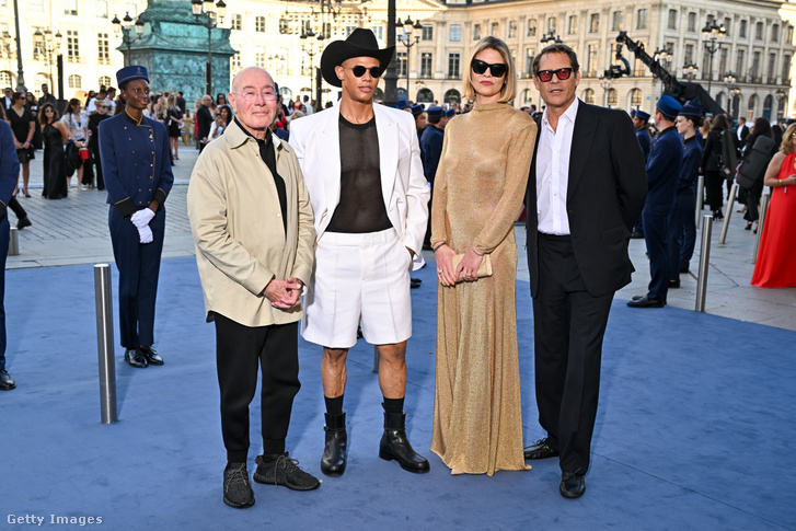 Index - FOMO - Több tízmilliárd forint értékű szoborért harcol a milliárdos, aki naggyá tette ...