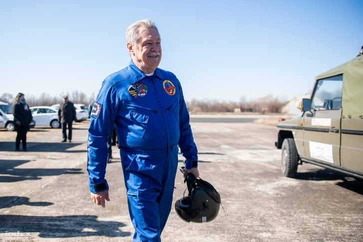 Index - Tech-Tudomány - Kövesse velünk Kapu Tibor Földre érkezésének ...