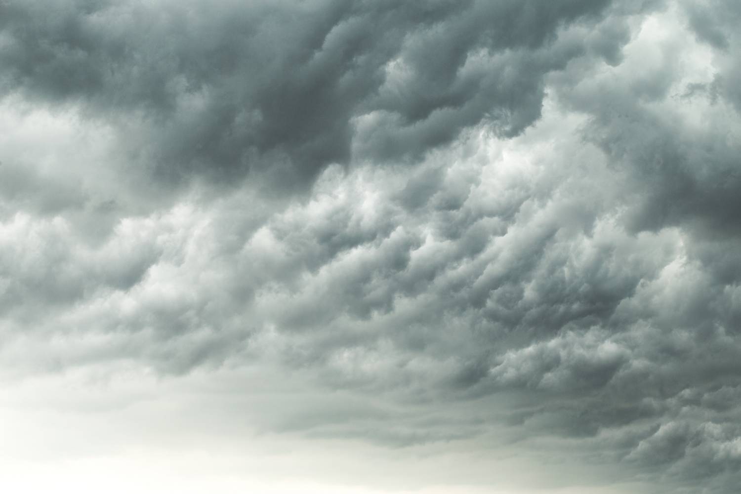 Citromsárga riasztást adtak ki: ezekben a vármegyékben csaphatnak le a ...