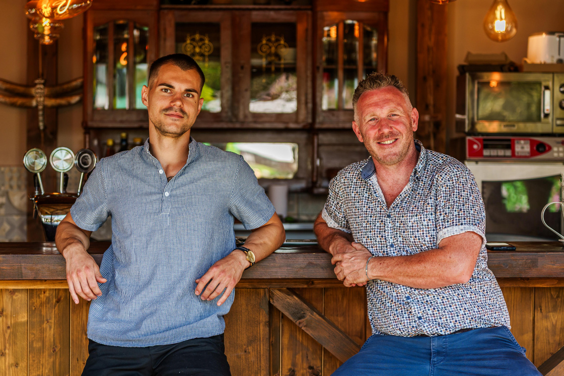 Dödöllével és melegszendviccsel hívogat ez a keszthelyi udvar - Cikkek ...