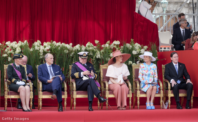 Lezárult az évtizedes találgatás: törvénytelen gyermeket ismert el a ...