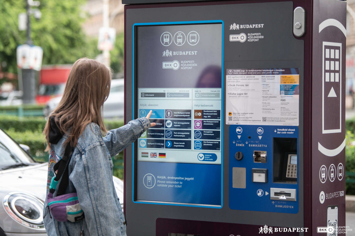 How to buy the Budapest Card at BKK ticket machines – unlimited travel ...
