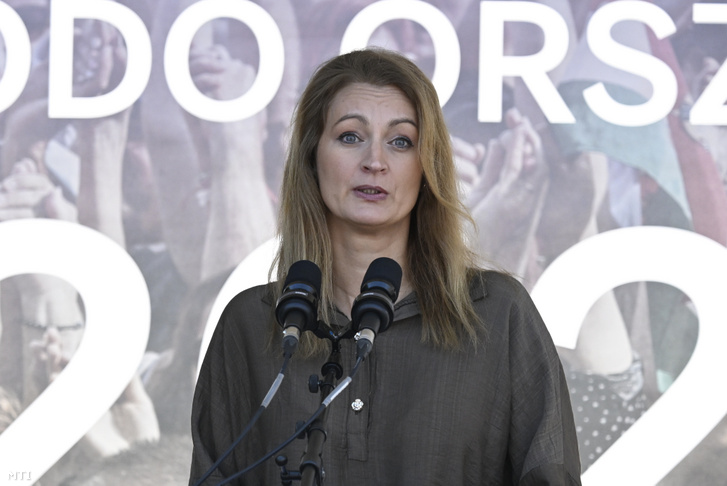 Index - Belföld - A Tisza Párt alelnöke 18 évesen az Anna-bál szépe ...