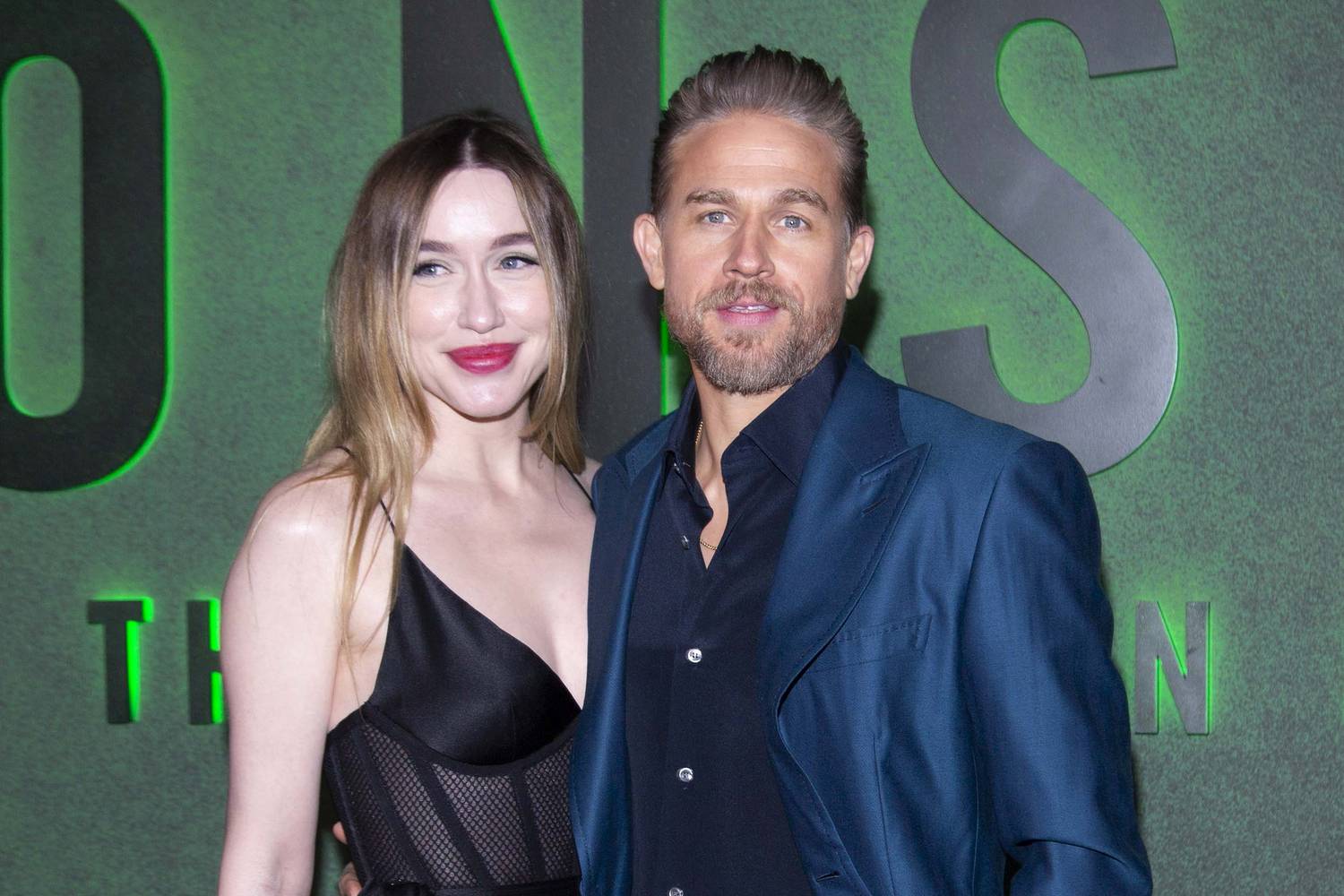 Ő Charlie Hunnam párja közel 20 éve: Morgana különleges szépség ...