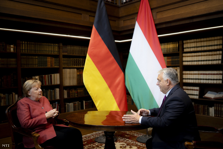 Index - Belföld - Orbán Viktor stabilitást üzen, Magyar Péter ...