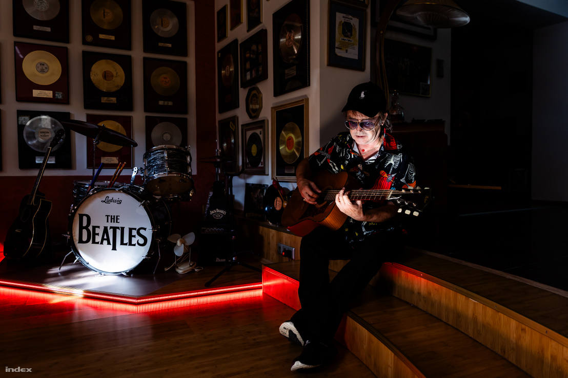 Index - Kultúr - Szikora Róbert: Félrehívnám Krúbit, és azt mondanám ...