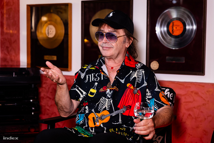 Index - Kultúr - Szikora Róbert: Félrehívnám Krúbit, és azt mondanám ...