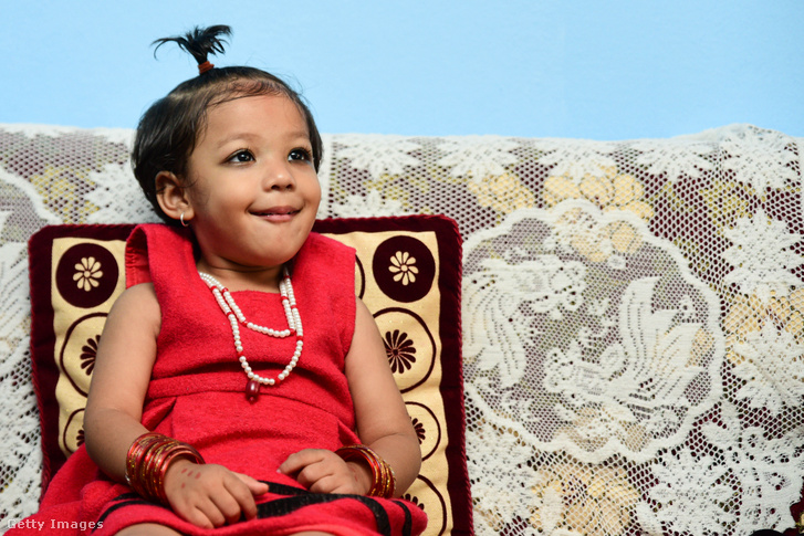 Index - Külföld - Kétéves kislányt választottak élő istennőnek Nepálban