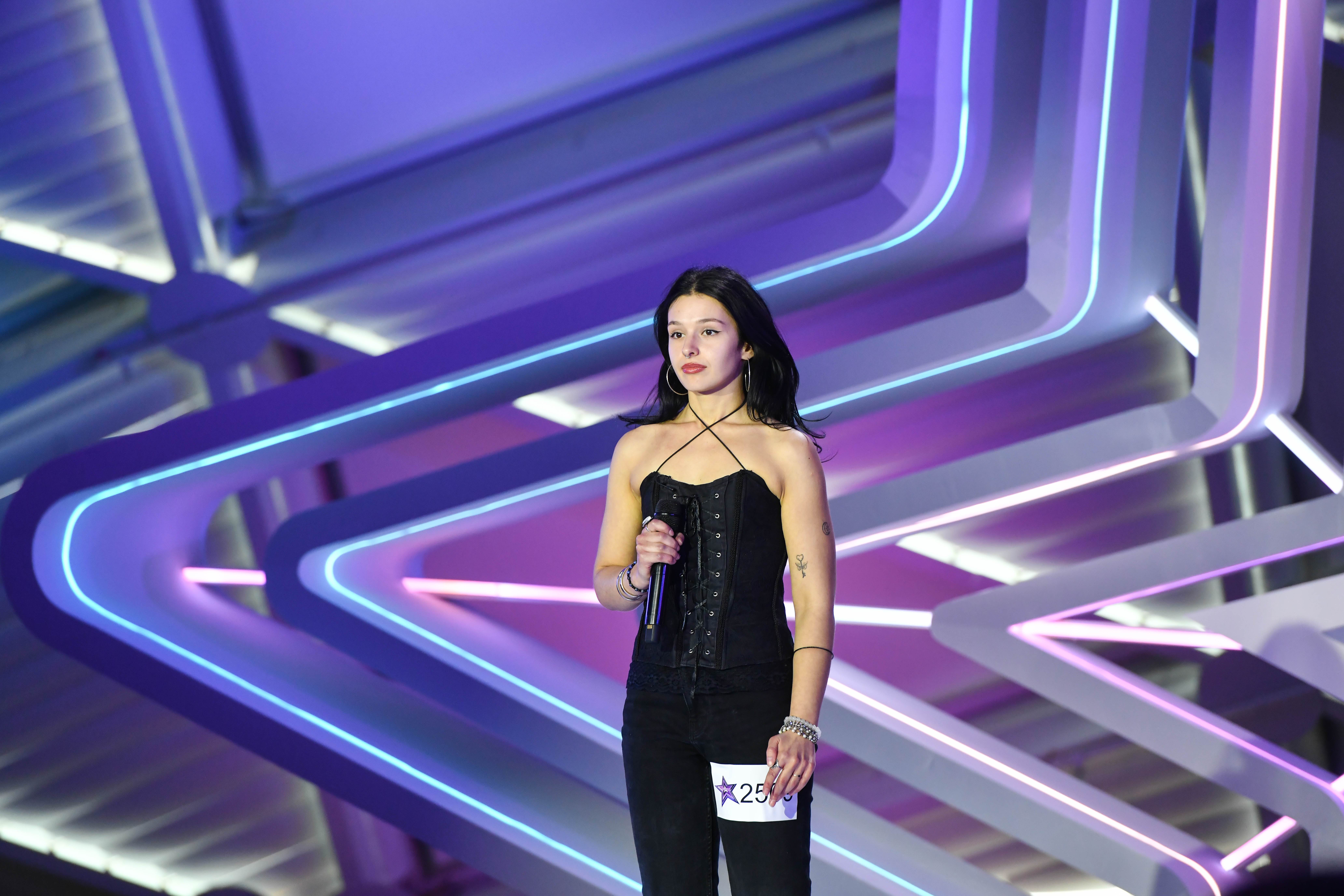 Kiss Endi 19 éves lánya fekete szépség: Bodza bombázó volt a ...