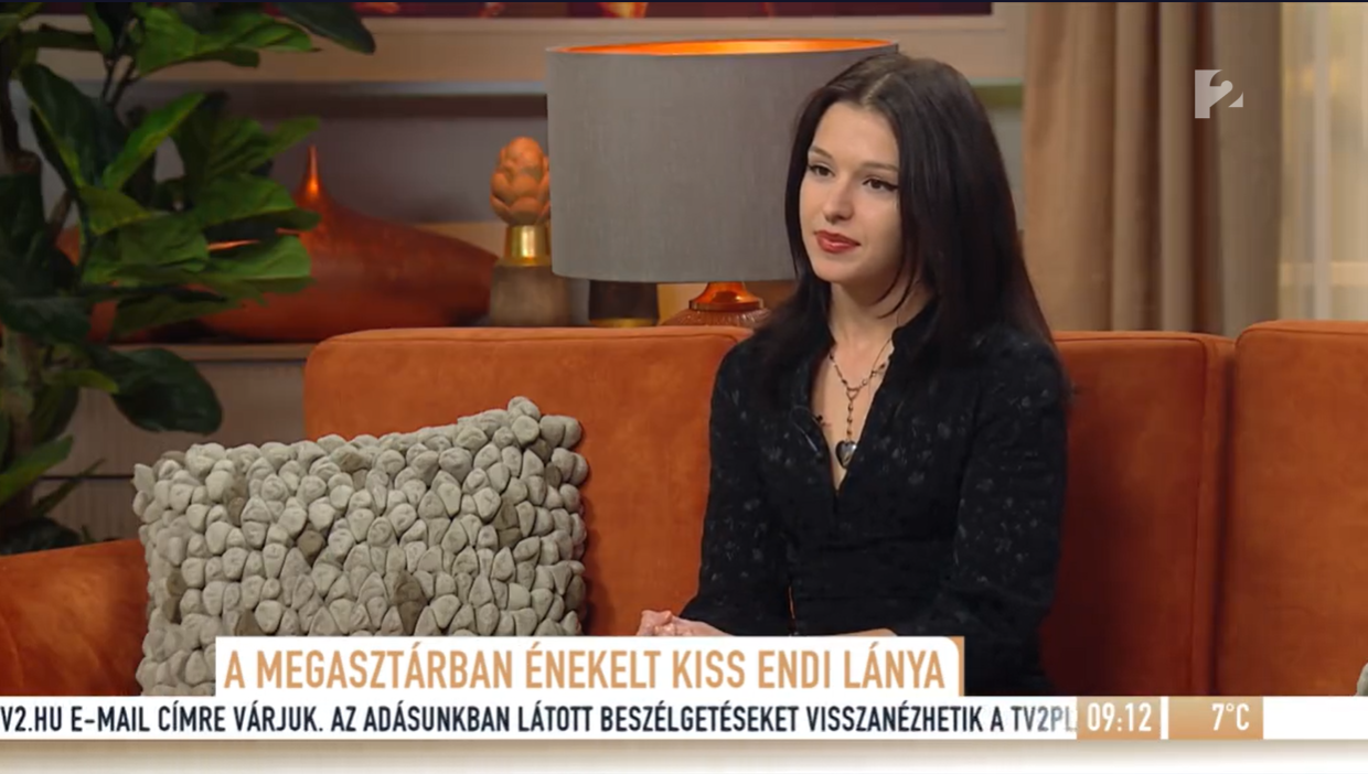 Kiss Endi 19 éves lánya fekete szépség: Bodza bombázó volt a ...