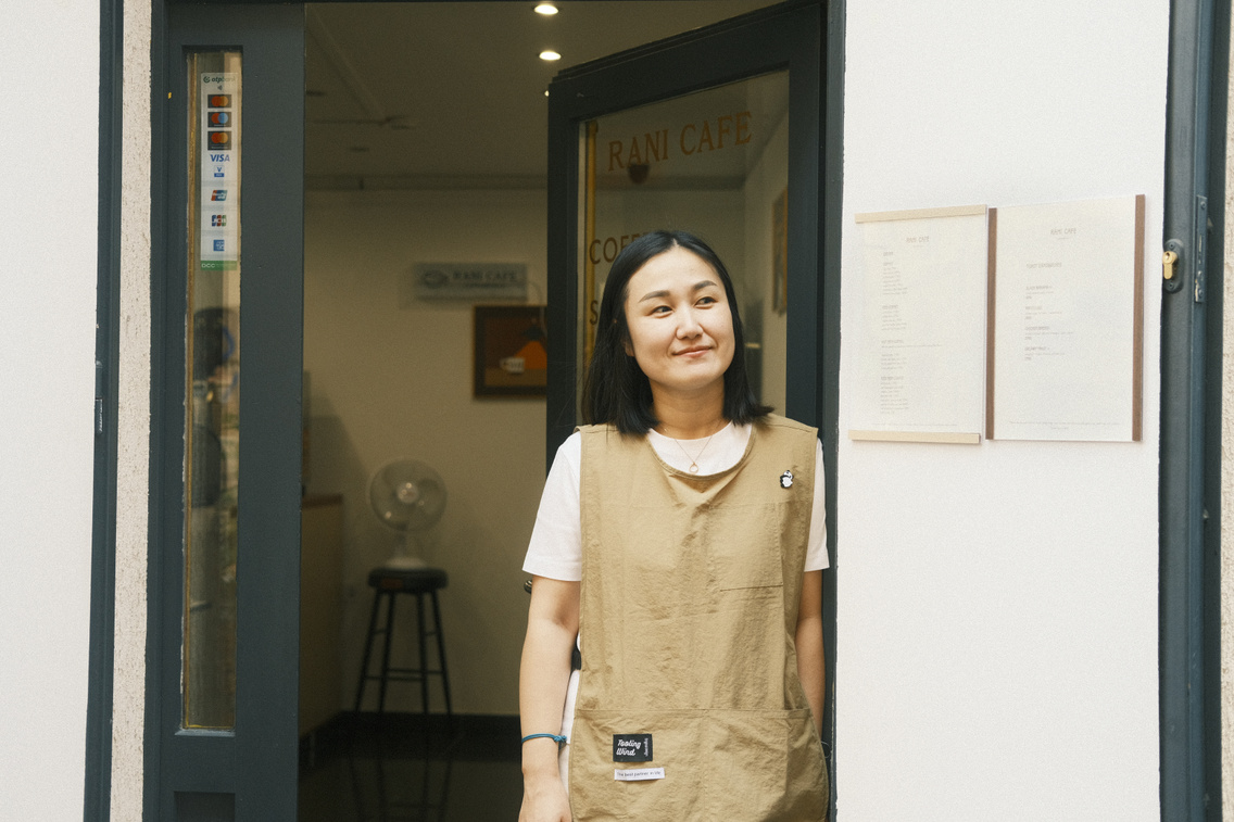 Banános szendviccsel és óriási kávéval hódít az aprócska Rani café ...