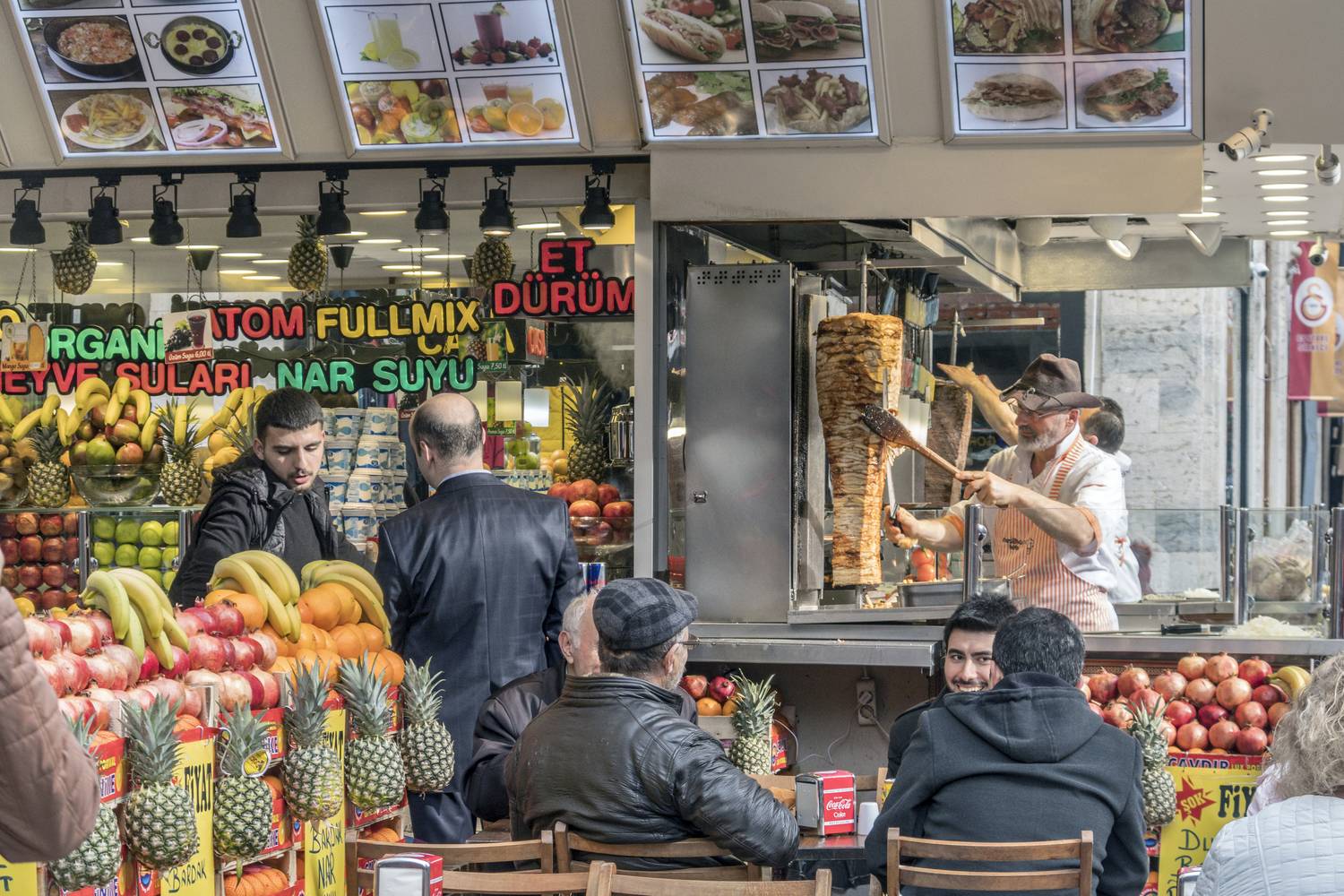 Meghalt egy anya és két gyermeke, miután egy utcai árusnál ettek - Az ...