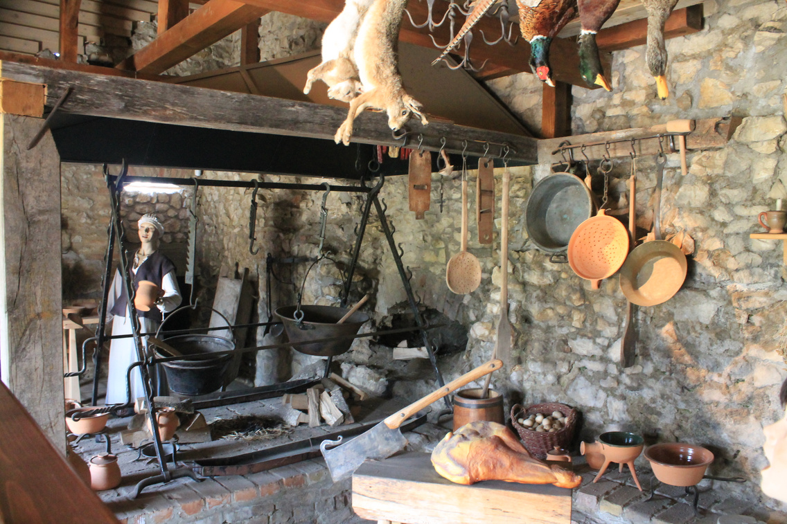 A balatoni várúrnők gyógyítottak, halottakat temettek, birtokot ...