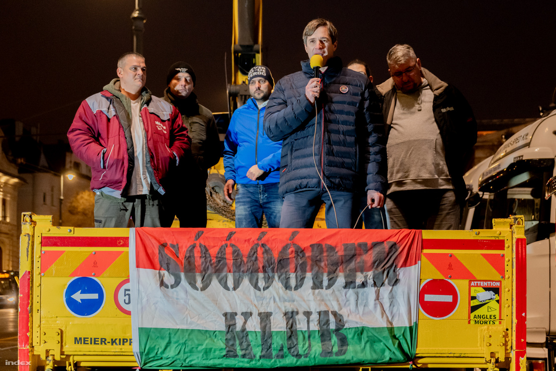 Index - Gazdaság - MOSZ-elnök az Indexnek: Az útdíjemelés a földeken ...