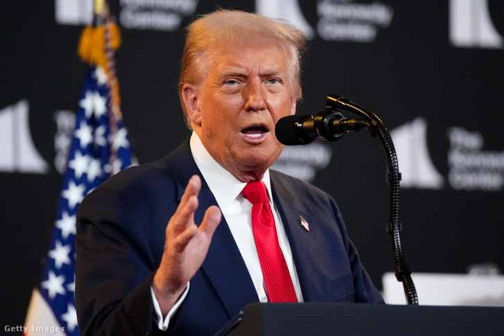 Index - Külföld - Politico: Donald Trump ketrecharcos születésnapja ...