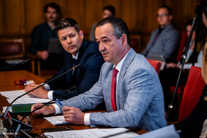 Index - Belföld - Zajlik Kármán András meghallgatása, bemutatta ...