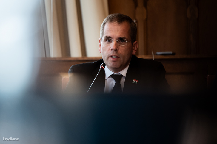 Index - Belföld - Közbeszólásokkal kísért feszült vita lett Ruff Bálint ...