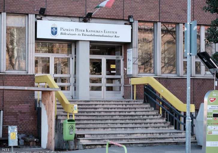 Index - Belföld - Jogerősen is pert vesztett a Pázmány, vissza kell ...